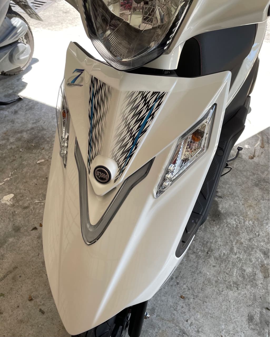 z1a撕貼紙 - 機車板 | Dcard