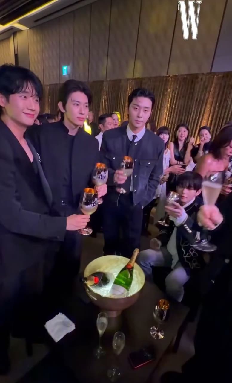 #閒聊 W Korea 的乳癌宣導活動不知道會燒多久？ - B150 留言 | Dcard