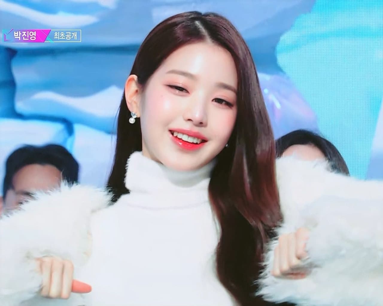 #分享 今日出現在JYP朴軫永舞台的張員瑛🧊 - IVE板 | Dcard