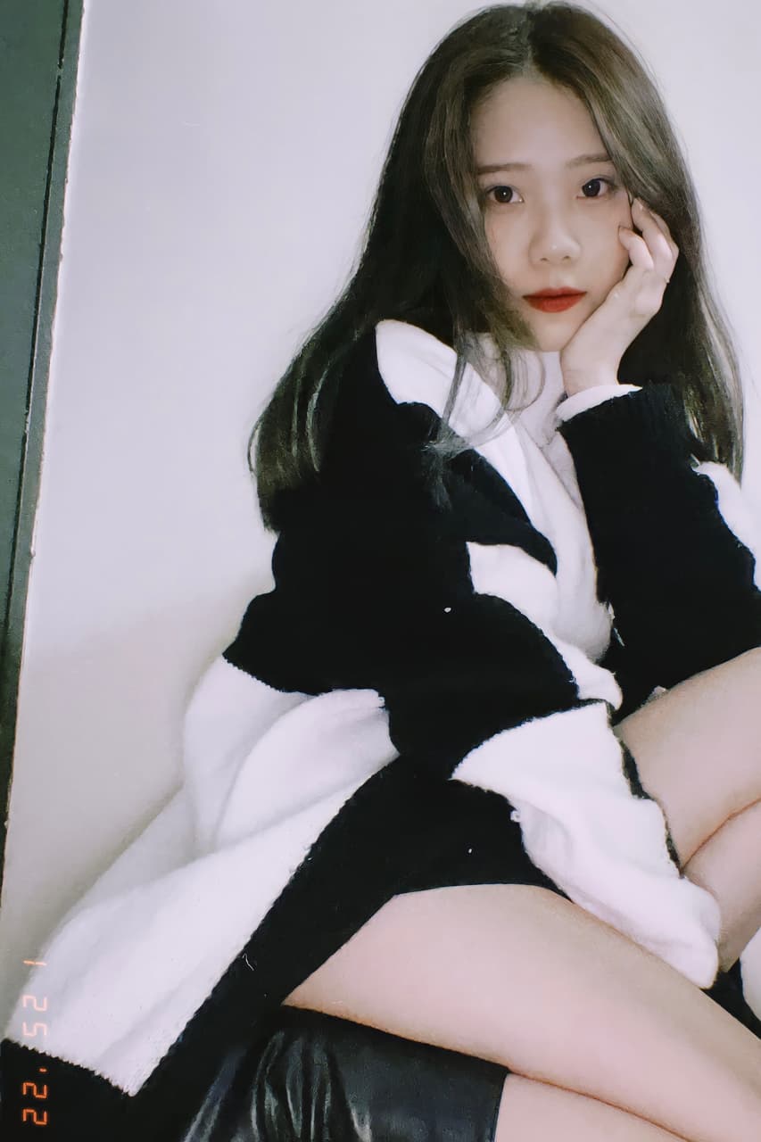 這個小紅書的拍照姿勢會抽筋欸🤧 - 奶昔昔 (@xixi0622) | Dcard