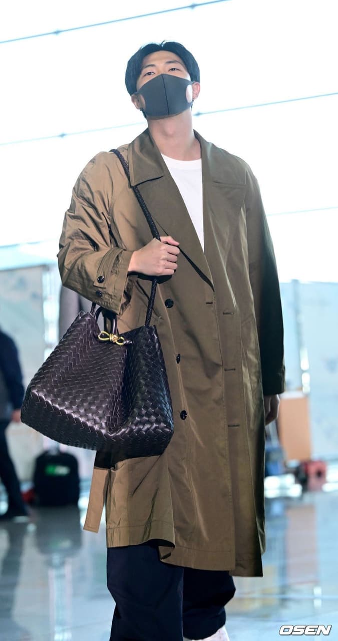 #分享 參加Bottega Veneta時裝秀而前往米蘭的防彈少年團RM - BTS板 | Dcard