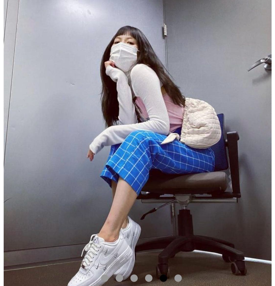 #我要賣 （已售出）降價售 (全新)泫雅同款 Nike Air Force 米白金勾-24.5 - 二手交易板 | Dcard