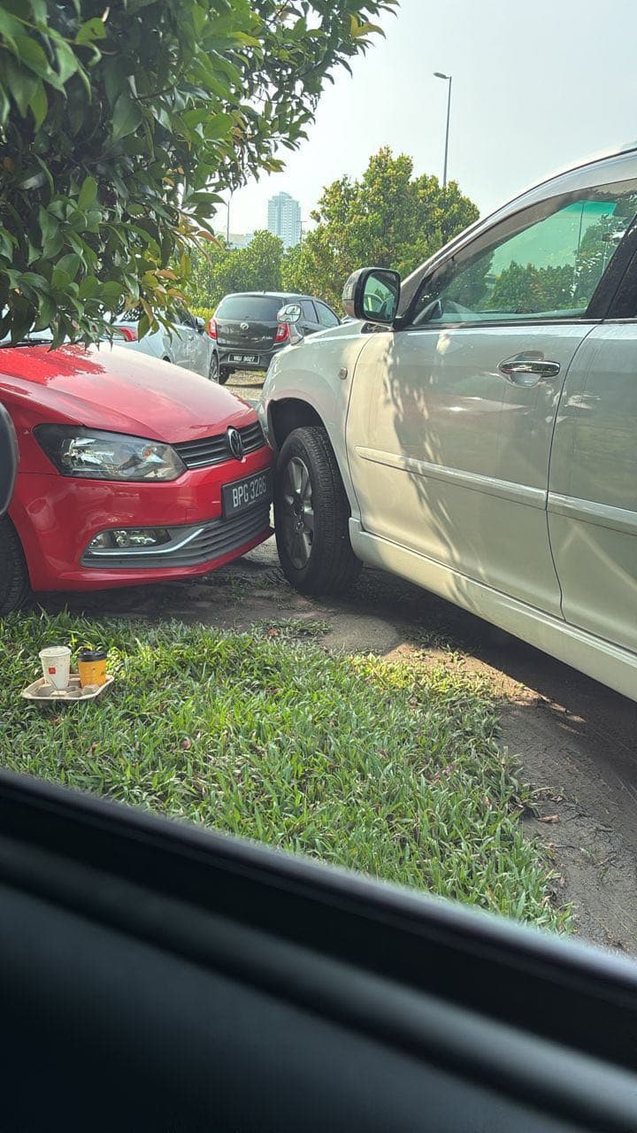 停车场又撞车 - APU板 | Dcard