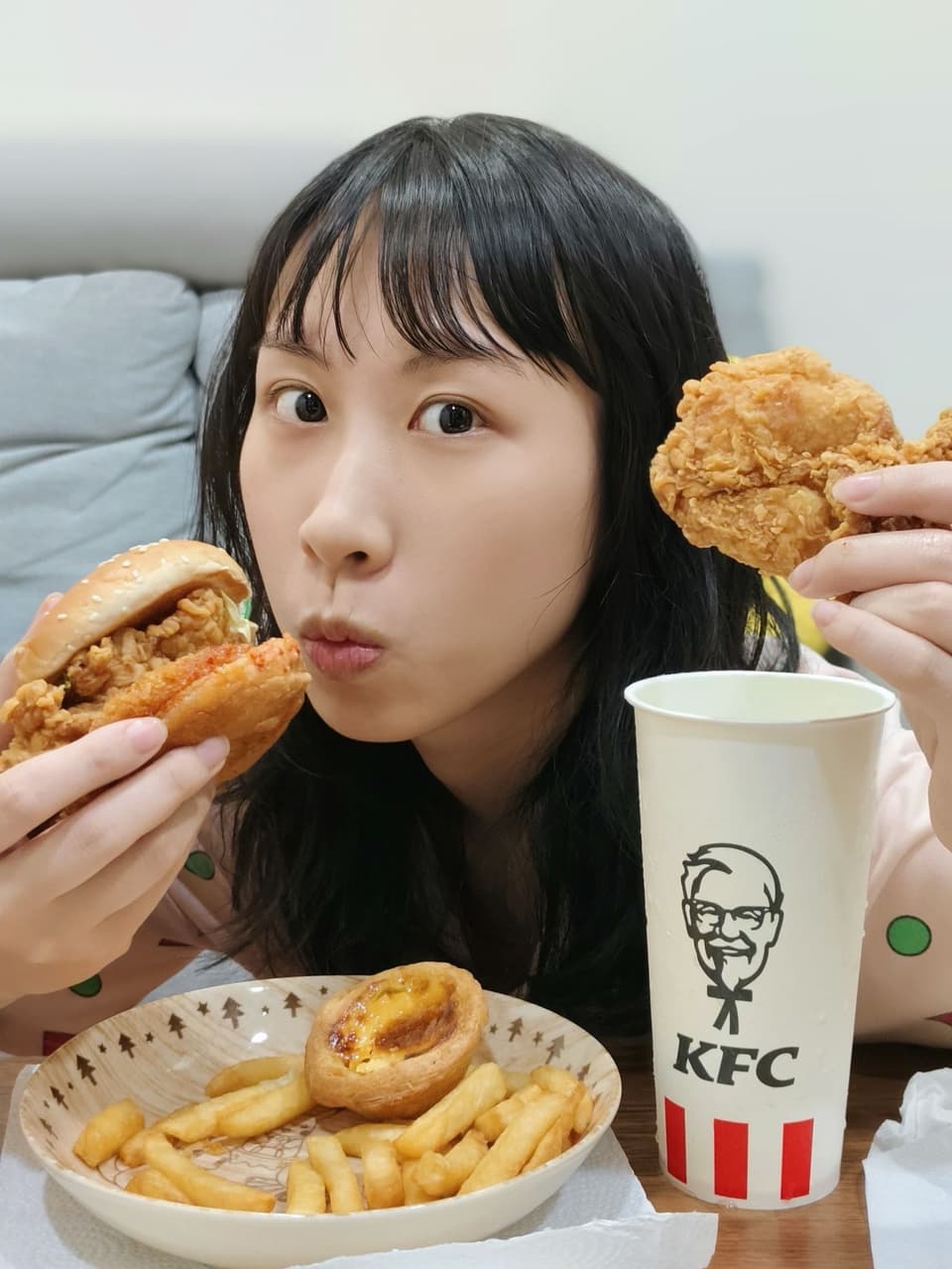 什麼！?你說你還沒吃過KFC肯德基的黃金魚子海陸Q蝦堡?要確耶! - 太陽的女子🌻 (@yuna050122) | Dcard