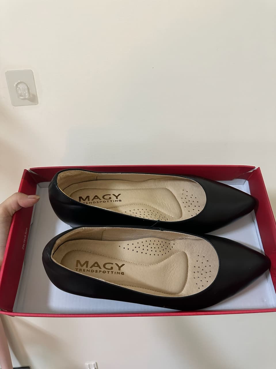 #我要賣 MAGY黑色低跟工作鞋 僅穿過一次 - 二手交易板 | Dcard