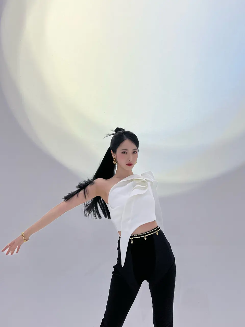 #分享 VIVIZ 2月9號今日正式出道 迷你一輯《Beam Of Prism》 - B243 留言 | Dcard