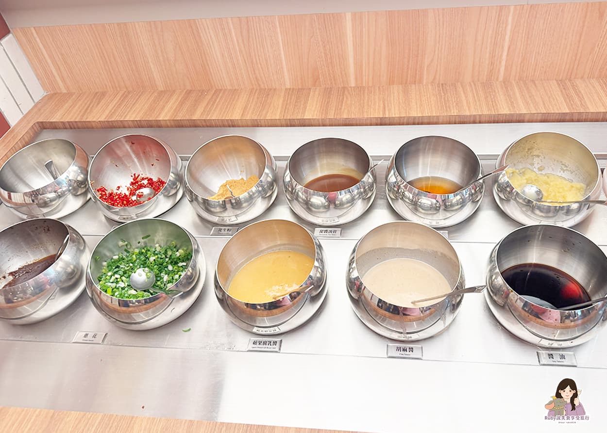 【新莊美食】萬客什鍋新莊分店，石頭爆炒鍋香氣逼人，魷魚螺肉蒜烏骨雞鍋湯頭超補，自助吧飲品、冰品各有特色｜Ruby說美食享受旅行(@tour_ruby530) - 美食板 | Dcard