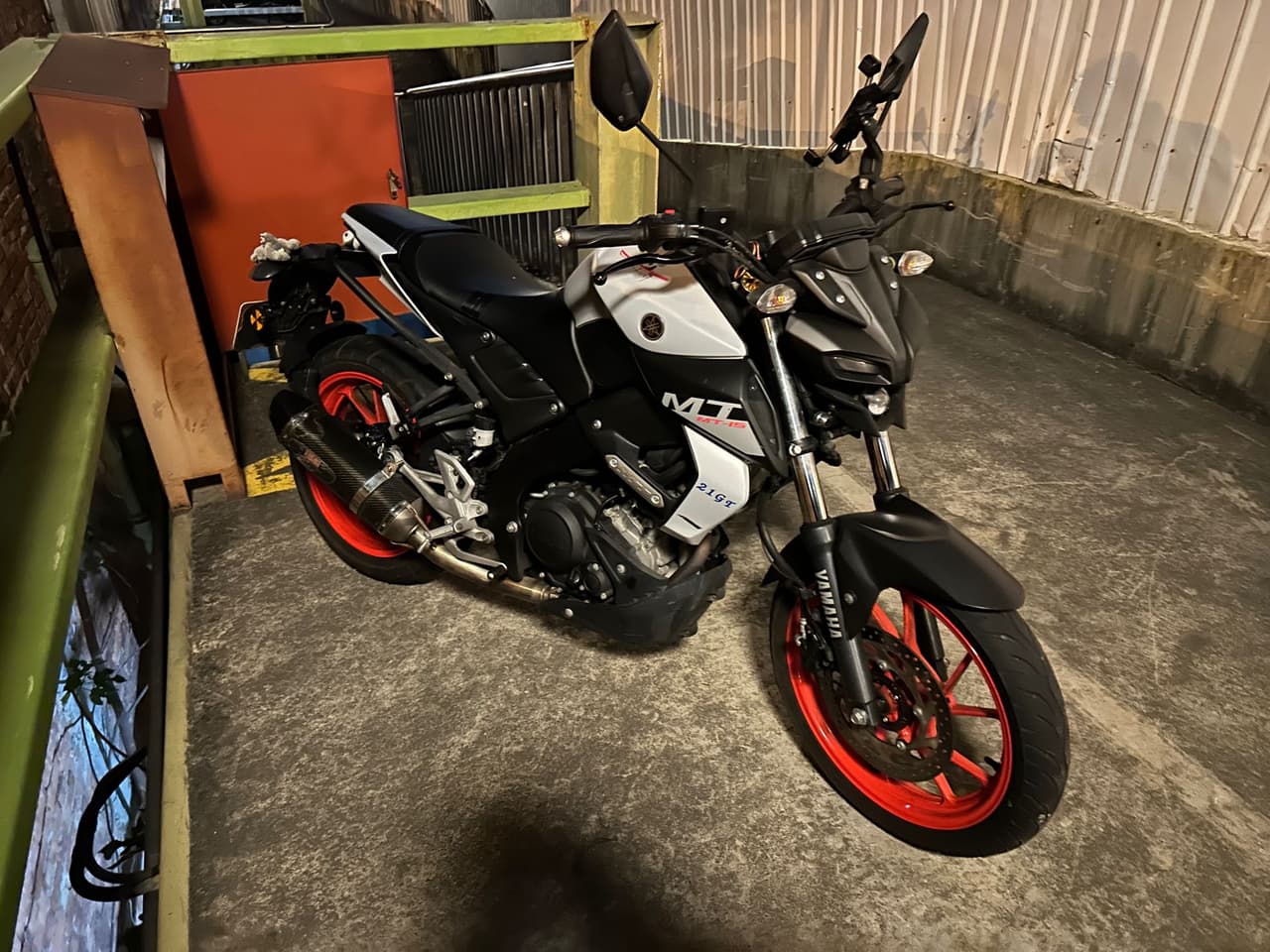 凌晨兩點校門外破管MT15 - 東海大學板 | Dcard