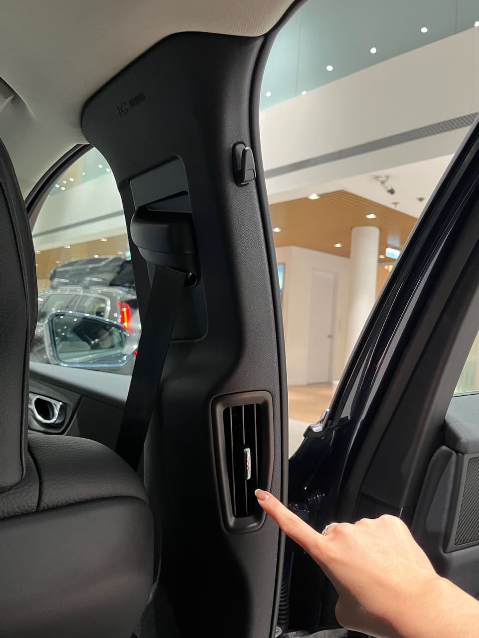 不用190萬的V60 B4 Plus開箱！ - 汽車板 | Dcard