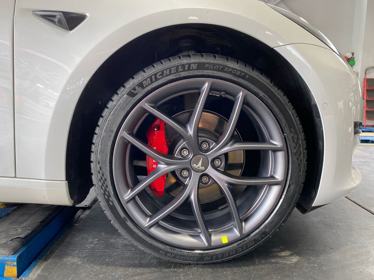 特斯拉 Model 3 SR+ 換 Zero G via Michelin PS5 235 40 R19 - 汽車板 | Dcard