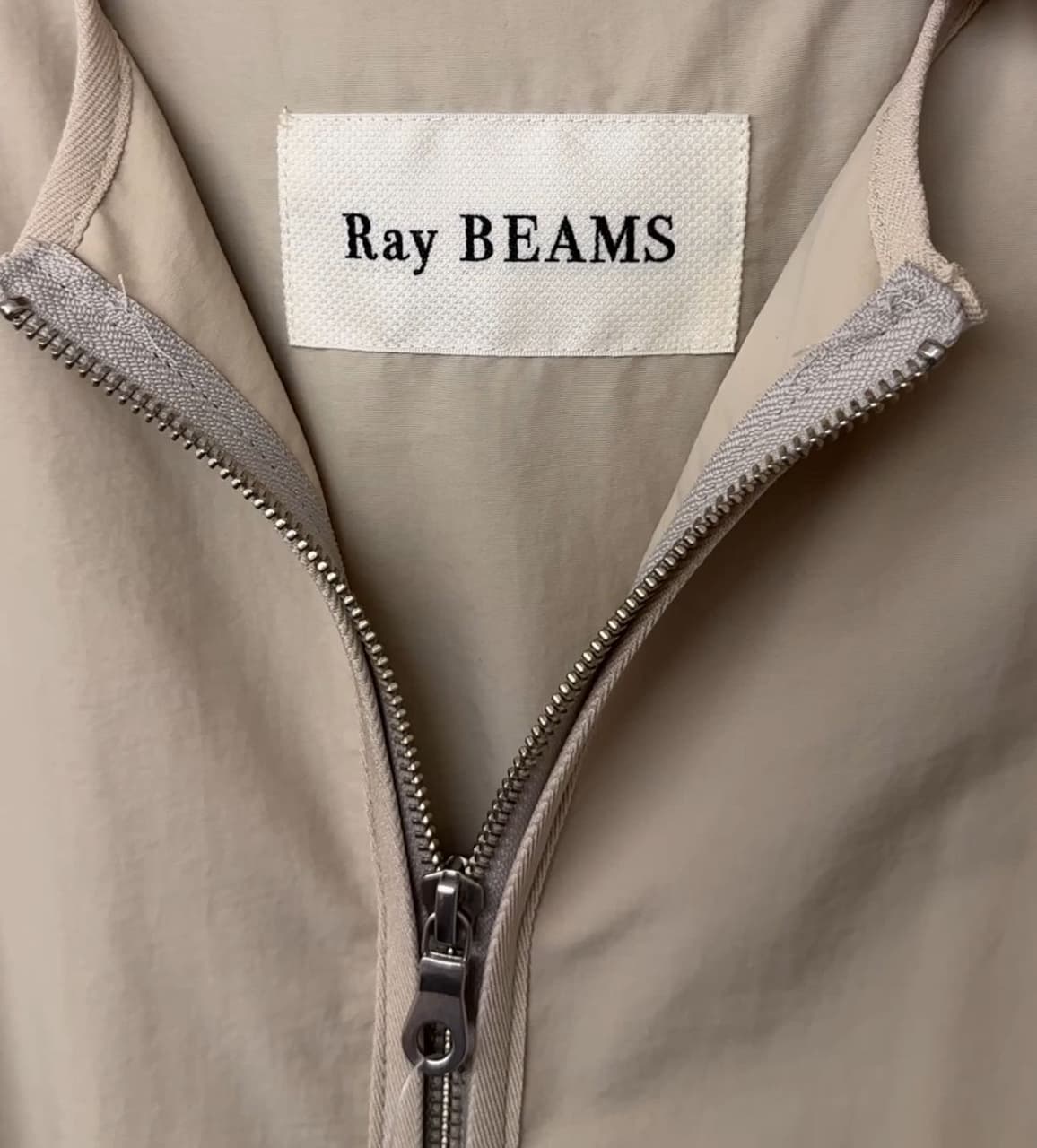 #我要賣 Ray BEAMS 後打褶拉鍊大衣 - 二手交易板 | Dcard