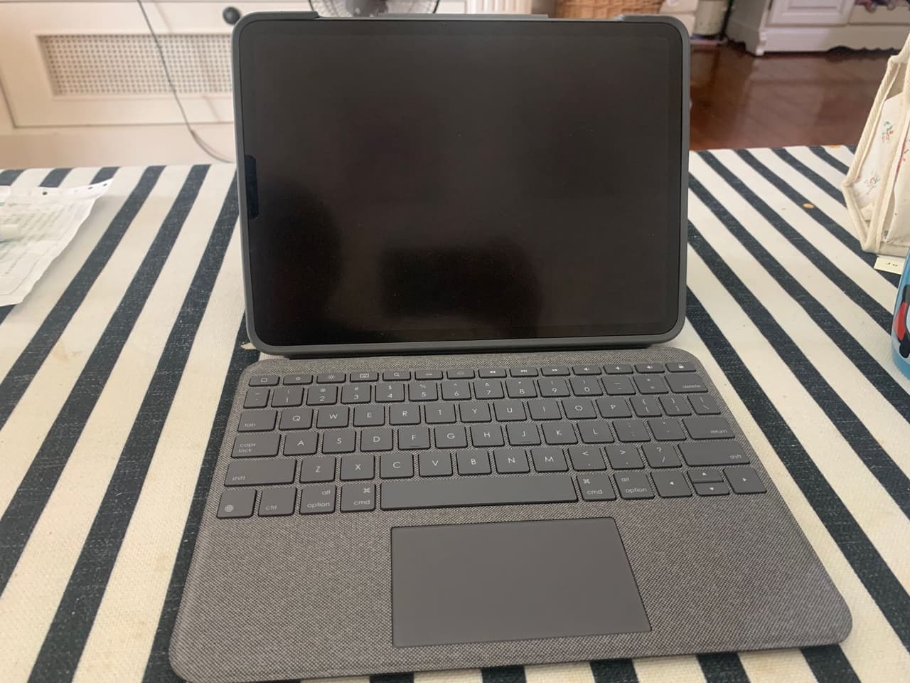 #iPad iPad pro 11 Logitech羅技folio touch配件分享！ - Apple板 | Dcard
