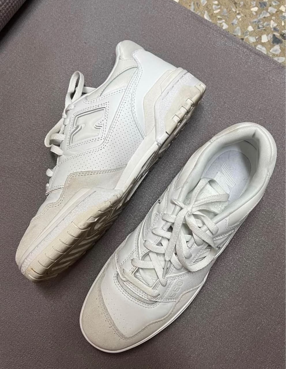 售NB550 11/29 灰白 1900（可議） - 臺灣大學板 | Dcard