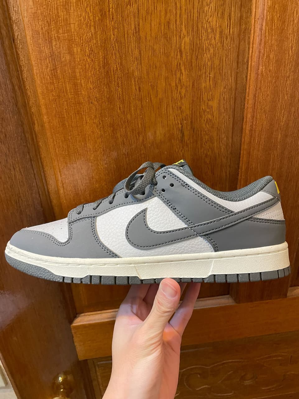 #我要賣 售 dunk sb 煙灰奶油底 - 二手交易板 | Dcard