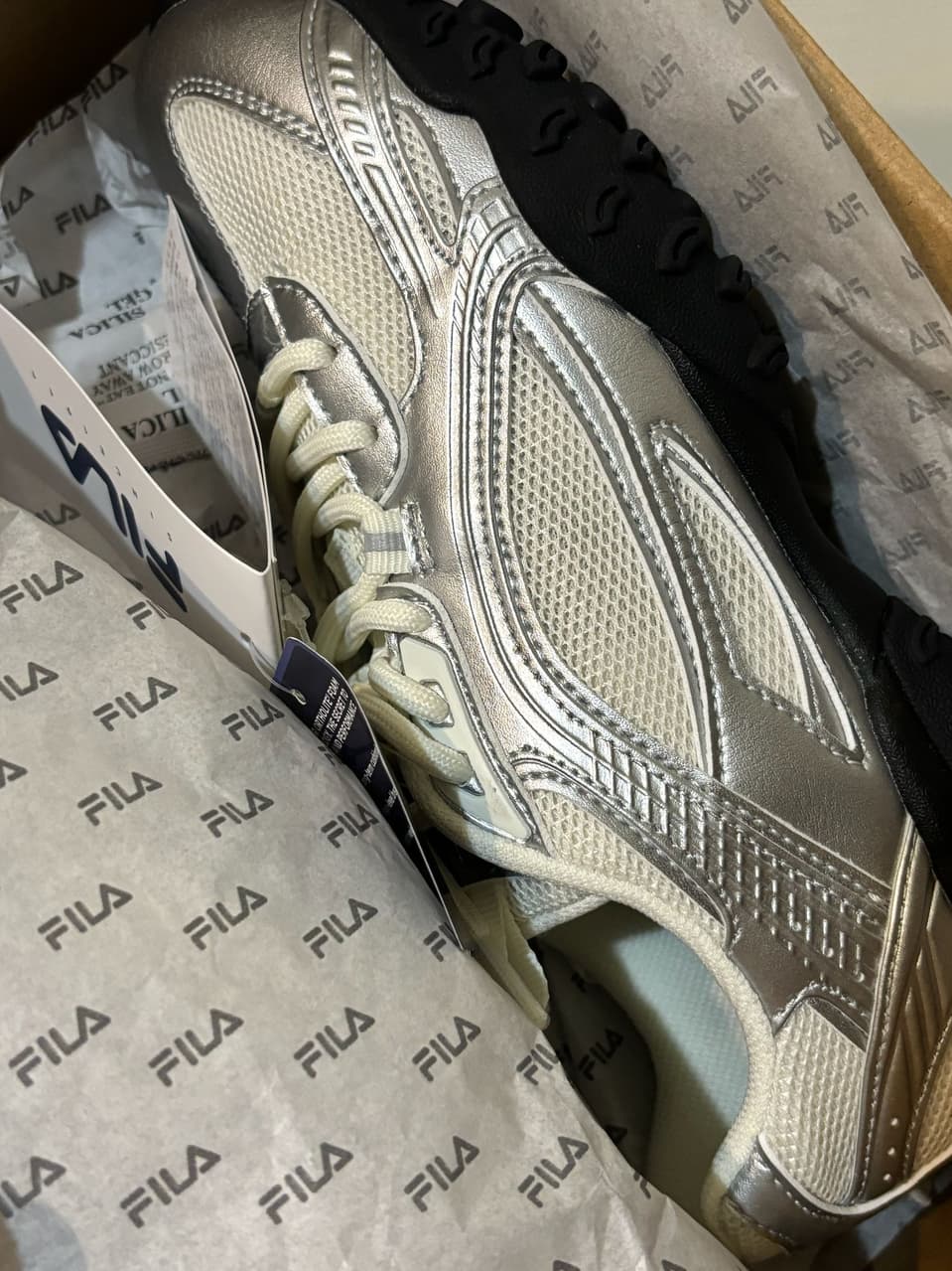 #我要賣 #已售出 FILA ECHAPPE MS 運動芭蕾舞鞋 23.5 - 二手交易板 | Dcard