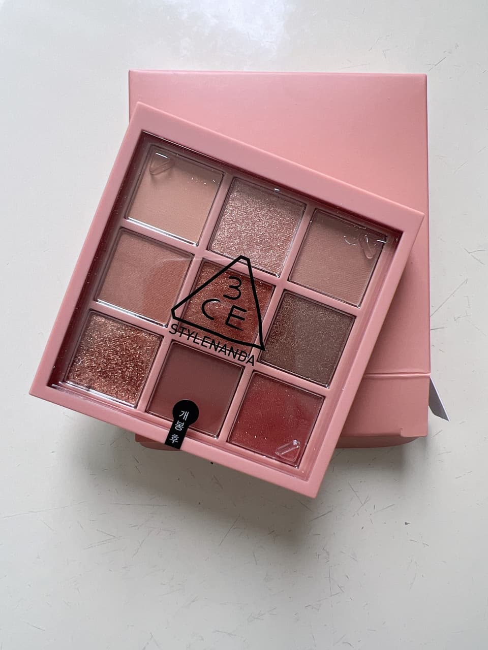 大推‼️🔍 3CE 九色紛呈眼影盤～激美 ️高級妝感這樣畫‼️365天通用盤😍 - Soran (@kosaranlucky) | Dcard