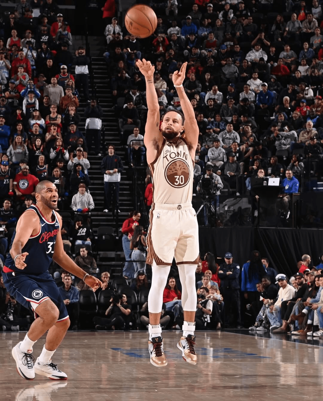 #花邊 Curry今日穿上Kobe 4 Protro奧運配色出戰 - NBA板 | Dcard
