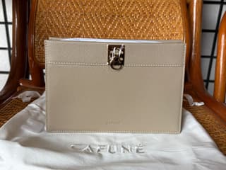 #我要賣 Cafuné STANCE CHAIN-奶杏色小包7000免運 - 二手交易板 | Dcard