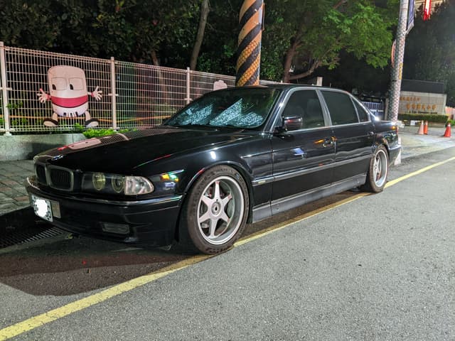 「fu拍車」不知道後車廂有沒有舒淇bmw e38 7系 - 汽車板 | Dcard