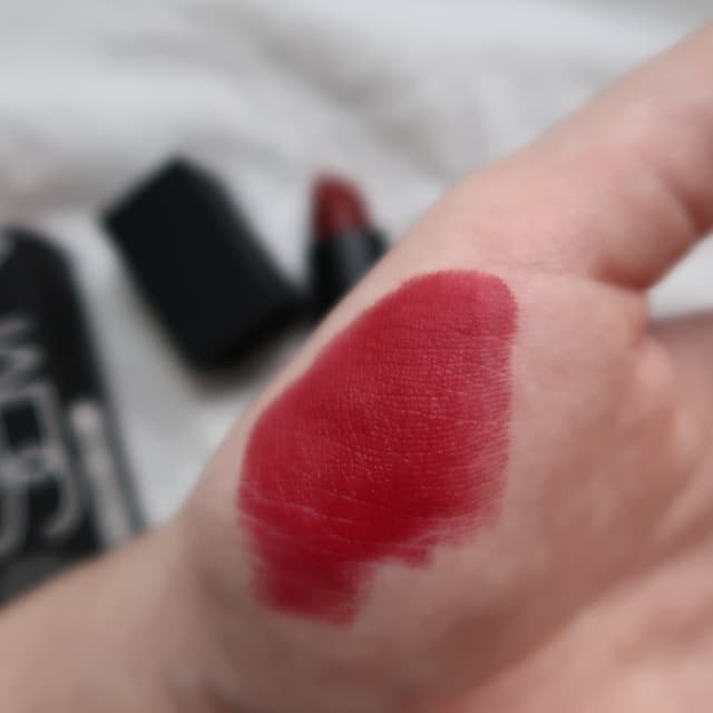 拜託買它💄NARS 絕對經典唇膏immortal red - 美妝板 | Dcard