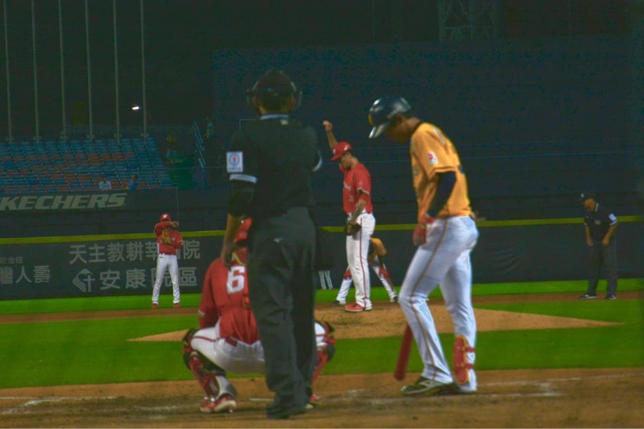 球場拍攝初體驗 - 阿禎與他的快樂夥伴 (@baseball_0806) | Dcard