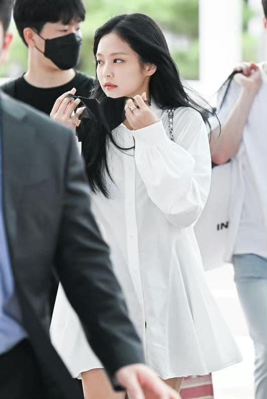 #情報 原Twitter Po主第二次爆料Jennie V新照片 - B545 留言 | Dcard