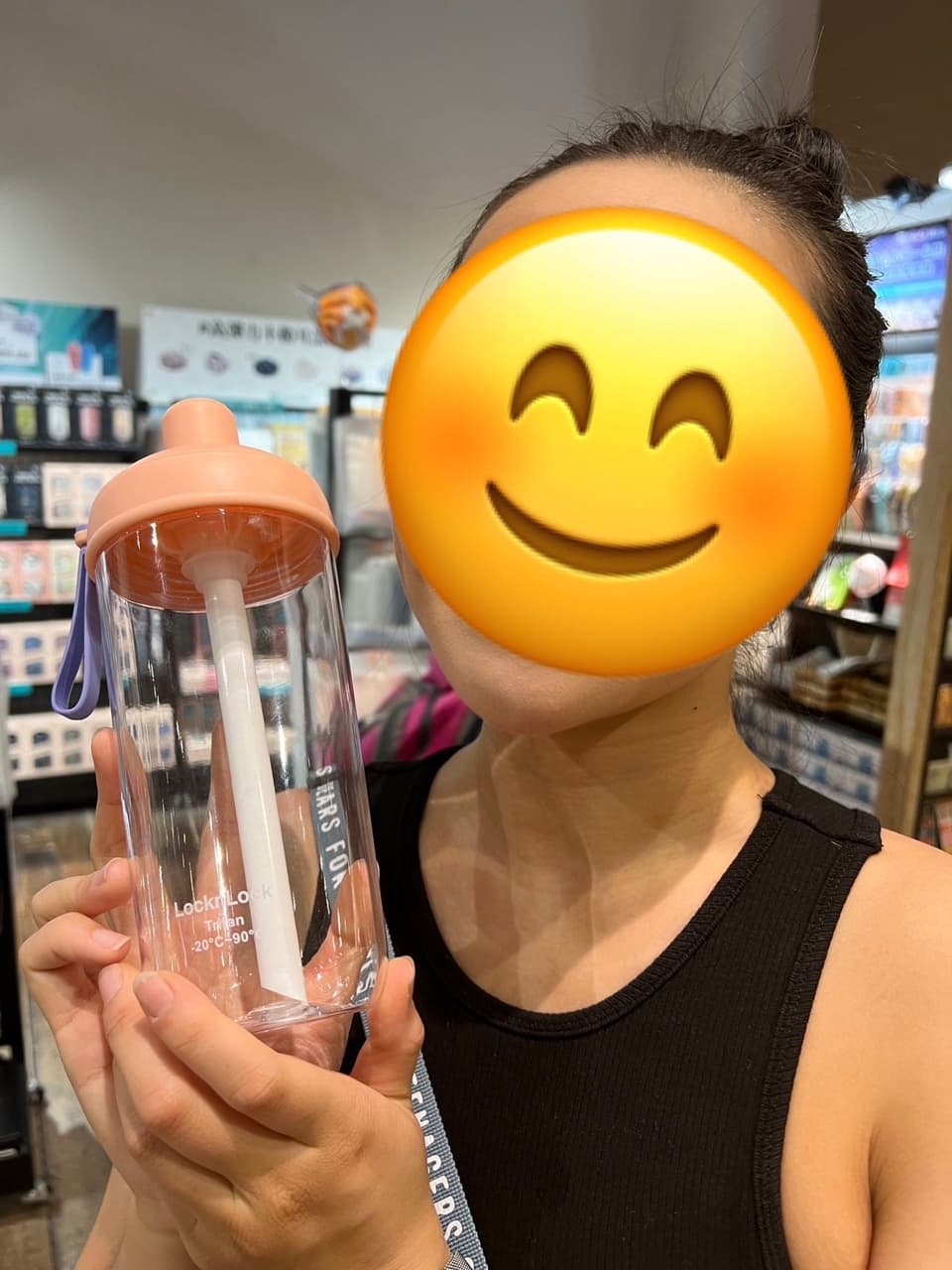 蝦皮限時特價 ☀️樂扣～嚼對搖搖吸管杯700ml - 風一般的女子 (@crklyj) | Dcard