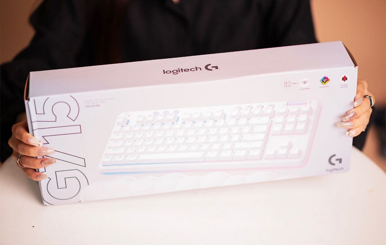 #開箱 #分享 Logitech 羅技 G715 美型炫光機械式鍵盤 - 網路購物板 | Dcard