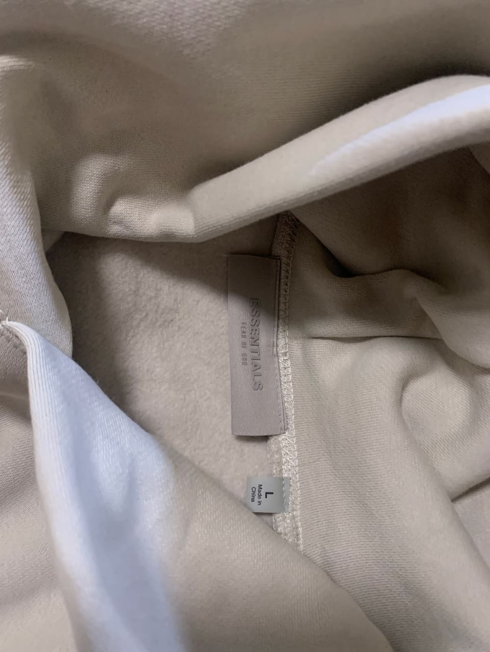 Essential 1977 帽T求驗🙏 - 穿搭板 | Dcard