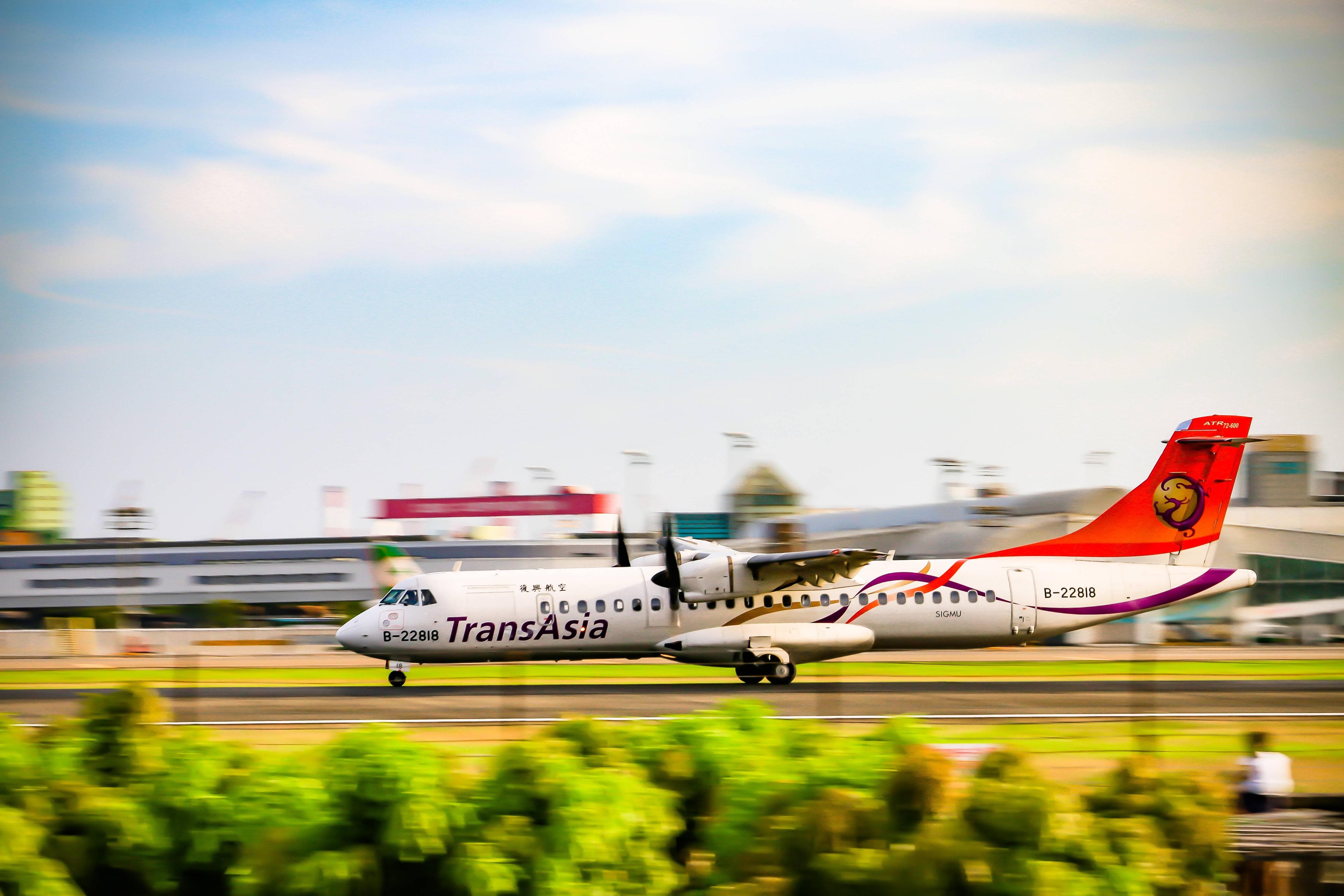 #隨拍 與飛機們的邂逅@小港 - 攝影板 | Dcard