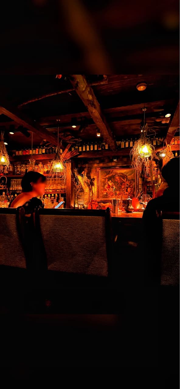 #國外遊記 東京新宿．在這裡喝著調酒同時也是欣賞藝術．Bar Ben Fiddich - 旅遊板 | Dcard
