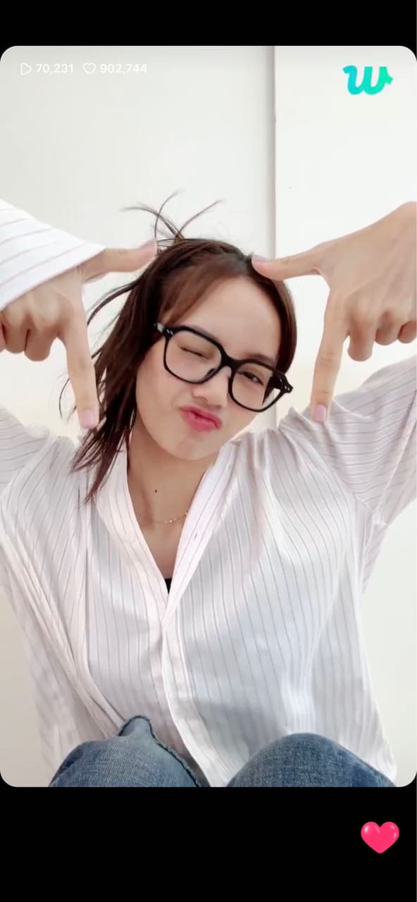 #分享 LISA 首次個人直播😻😻 - BLACKPINK板 | Dcard