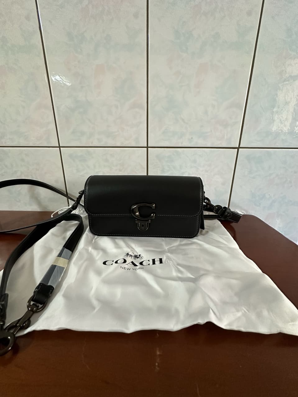 #我要賣 #我要賣 「售出」有緣人快來帶走～Coach studio Baguette - 二手交易板 | Dcard