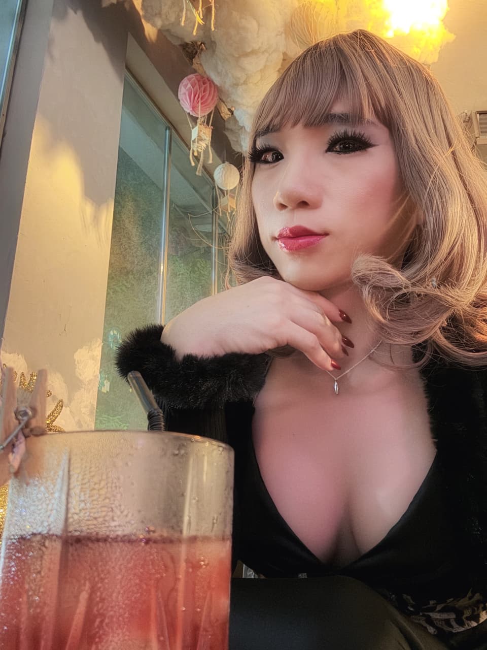 想知道平胸如何變出乳溝嗎？ - 🏳️‍⚧️Victoria🏳️‍🌈 (@victoriachen_99) | Dcard