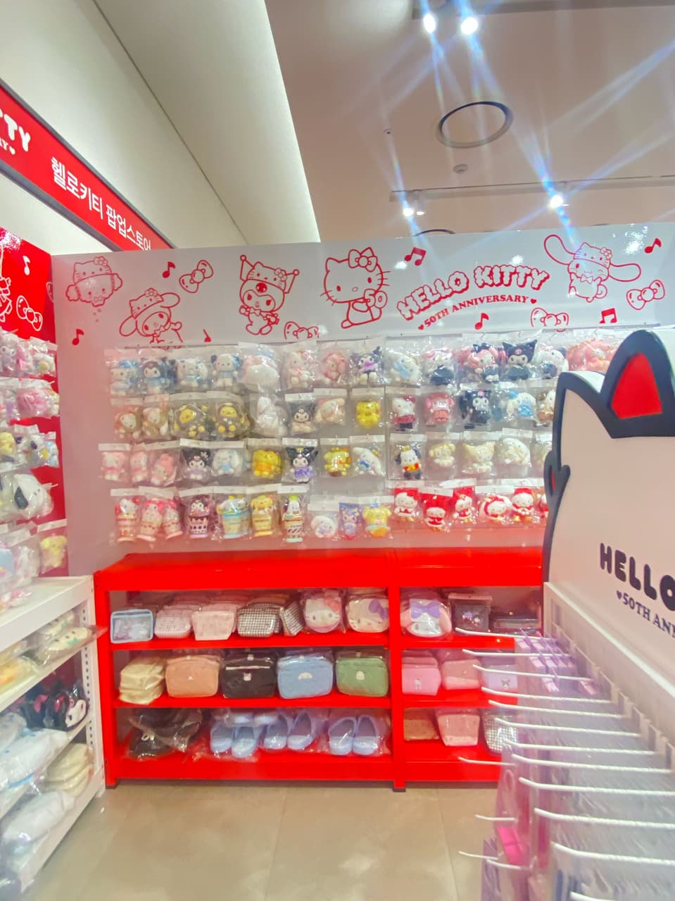 🎀 Hello Kitty50週年🇰🇷韓國快閃店-活動資訊 - 釜山下雪了⛄️ (@snoww) | Dcard