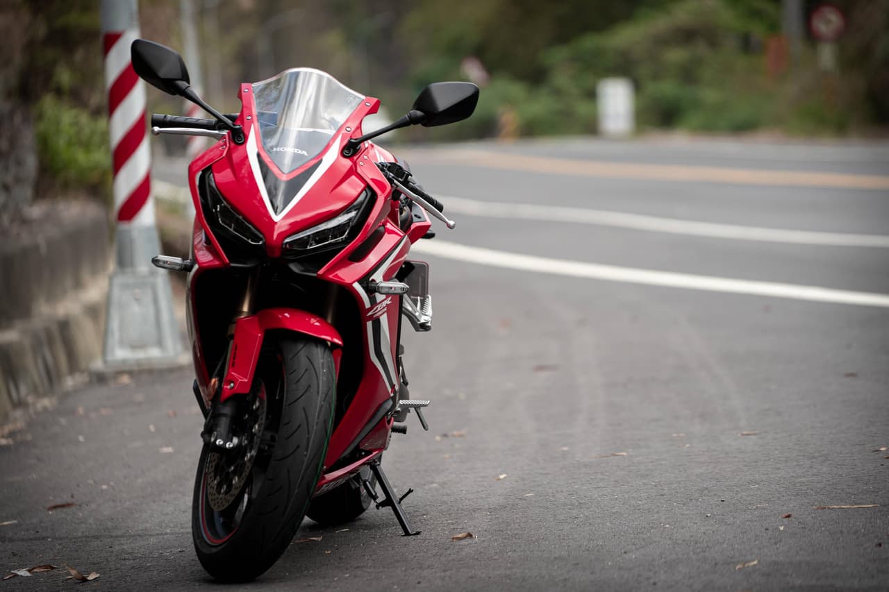 讓信仰萌芽 CBR650R 開箱及一個月一千公里保養及心得 - 機車板 | Dcard