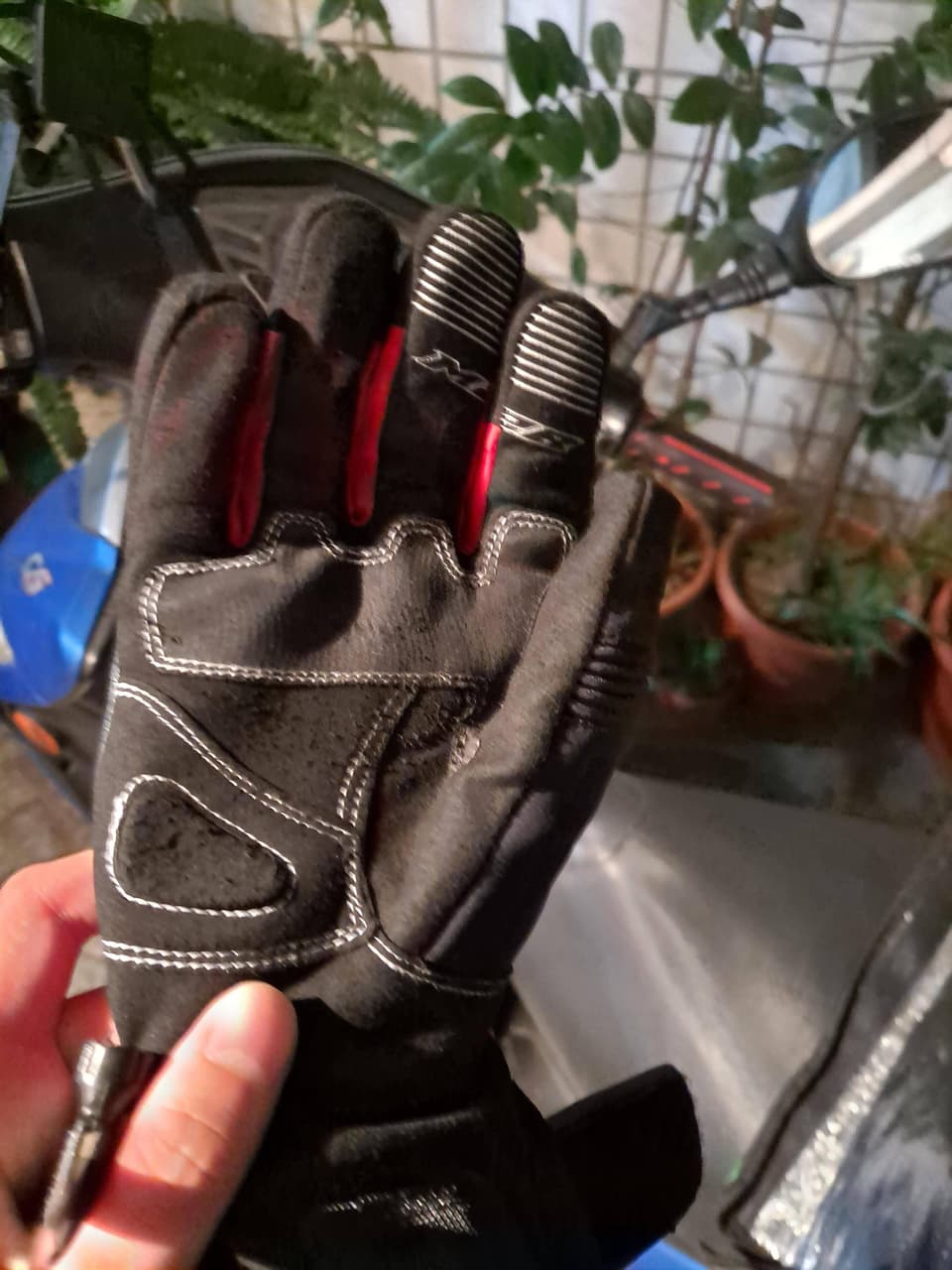 機車手套詢問 - B41 留言 | Dcard