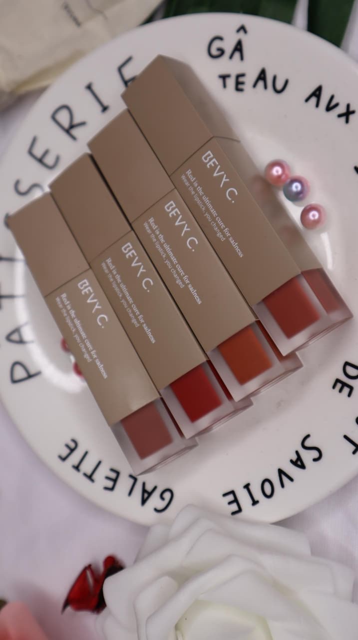 BEVY C. 超顯白霧面唇釉試色 - 美妝板 | Dcard