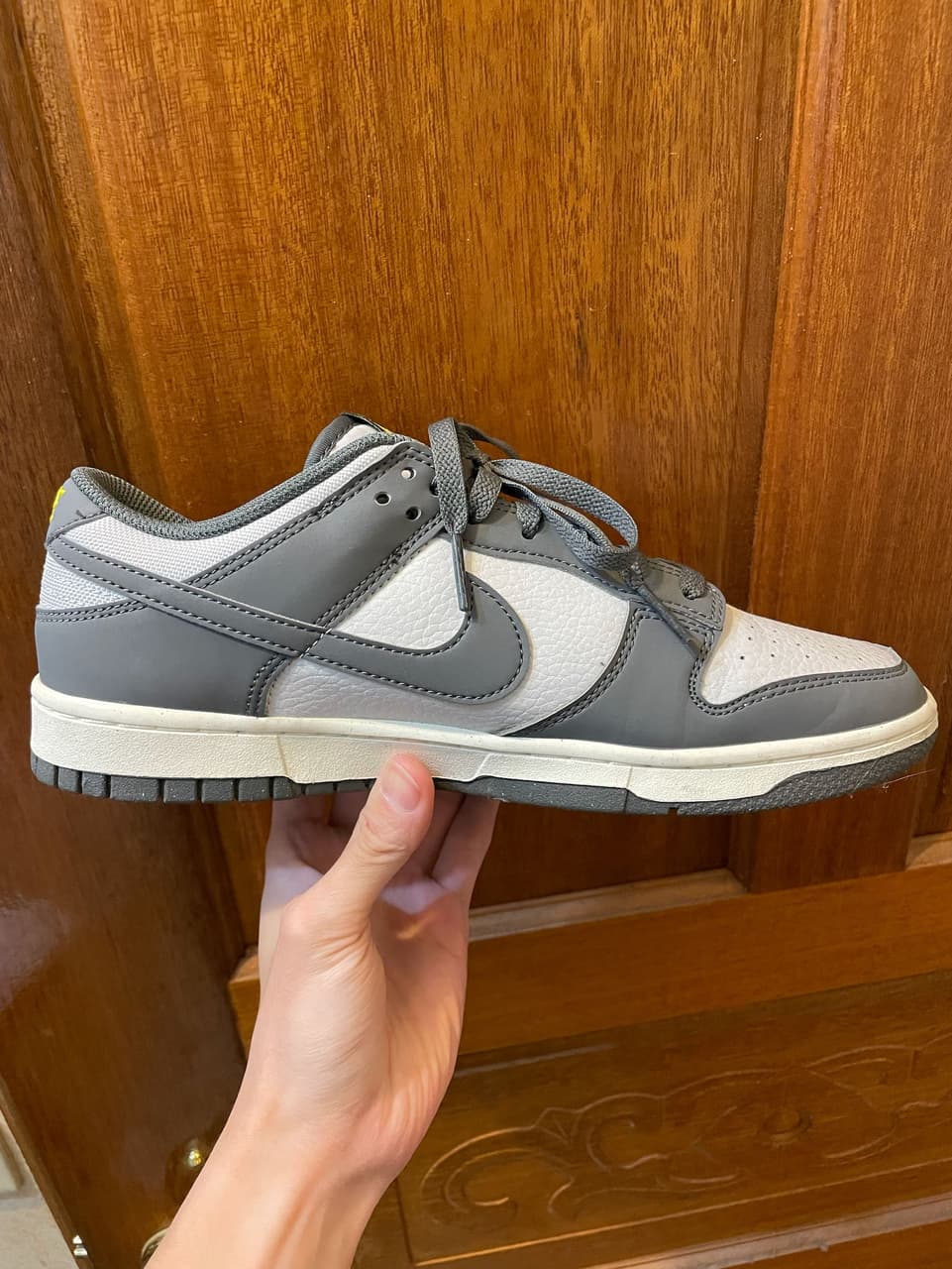 #我要賣 售 dunk sb 煙灰奶油底 - 二手交易板 | Dcard