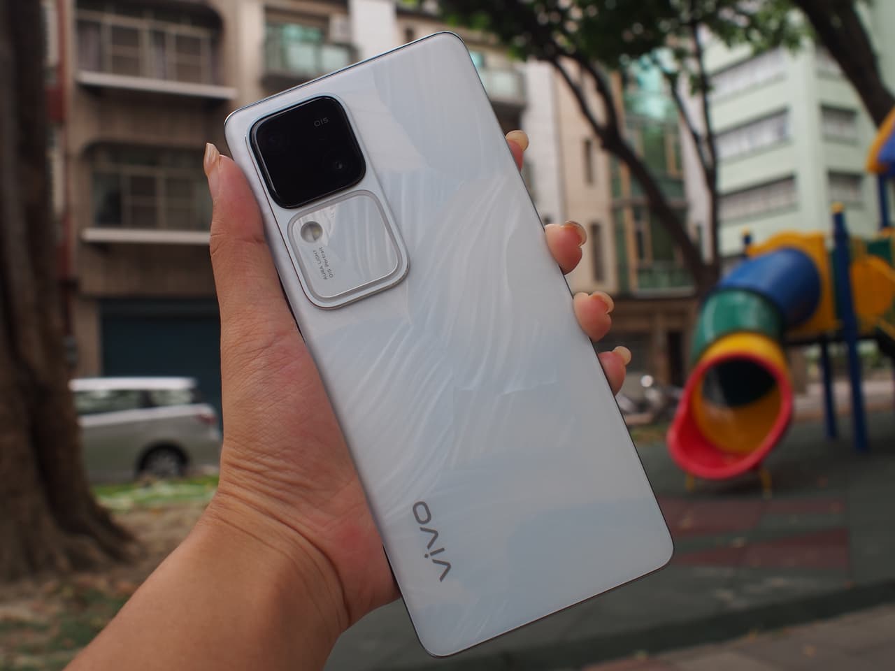 vivo全新V30開箱 自帶柔光環的相機系統真的不要太強大！！ - 閒聊板 | Dcard