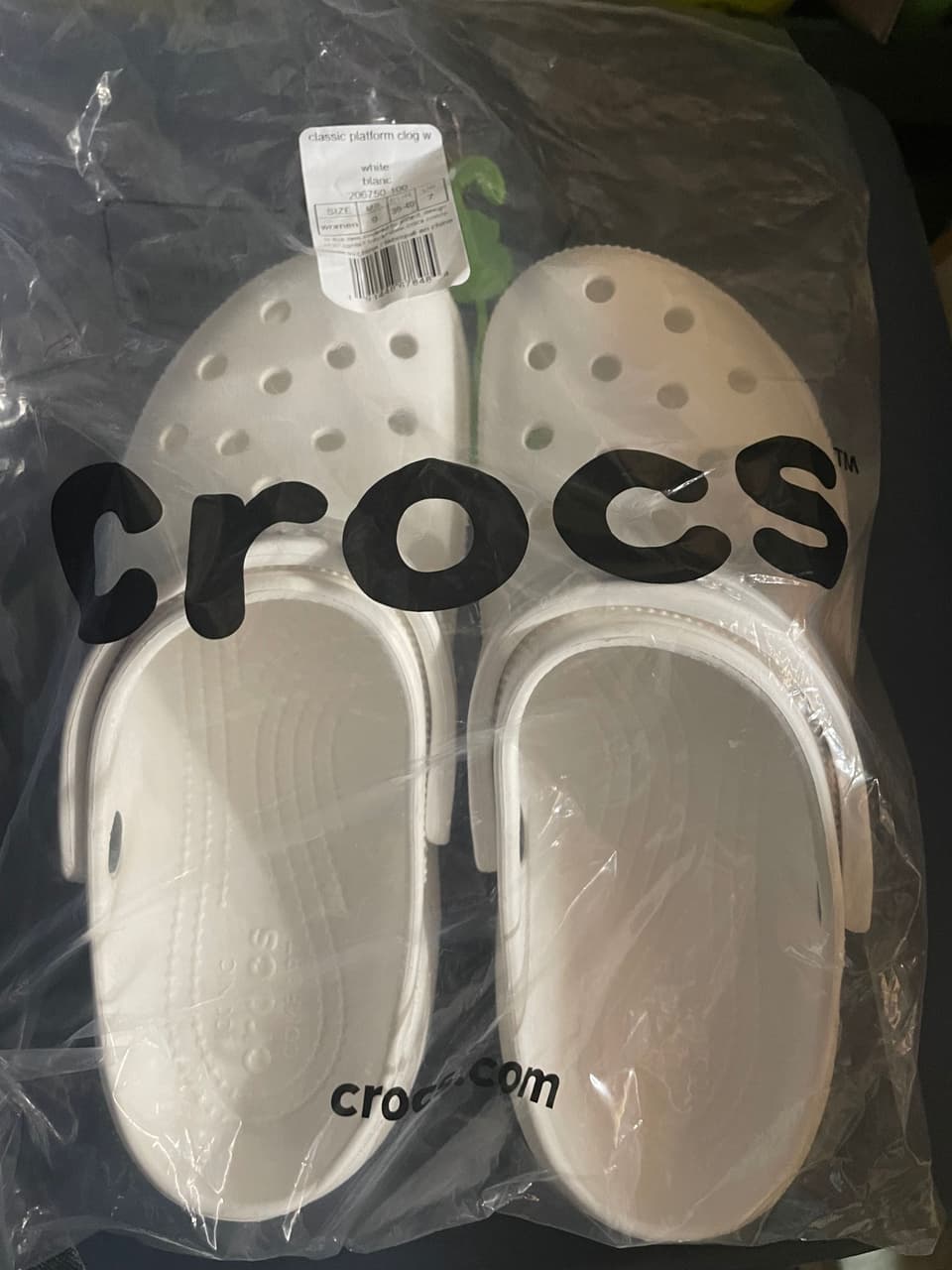 #售全新 CROCS 白色雲朵/泡芙 - 二手交易板 | Dcard