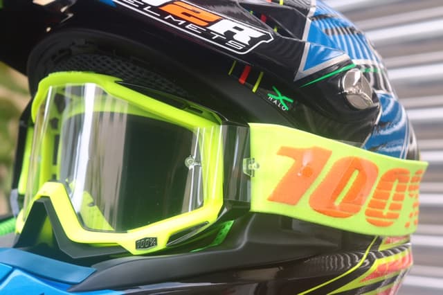 M2R X4.5 越野帽小心得 - 機車板 | Dcard