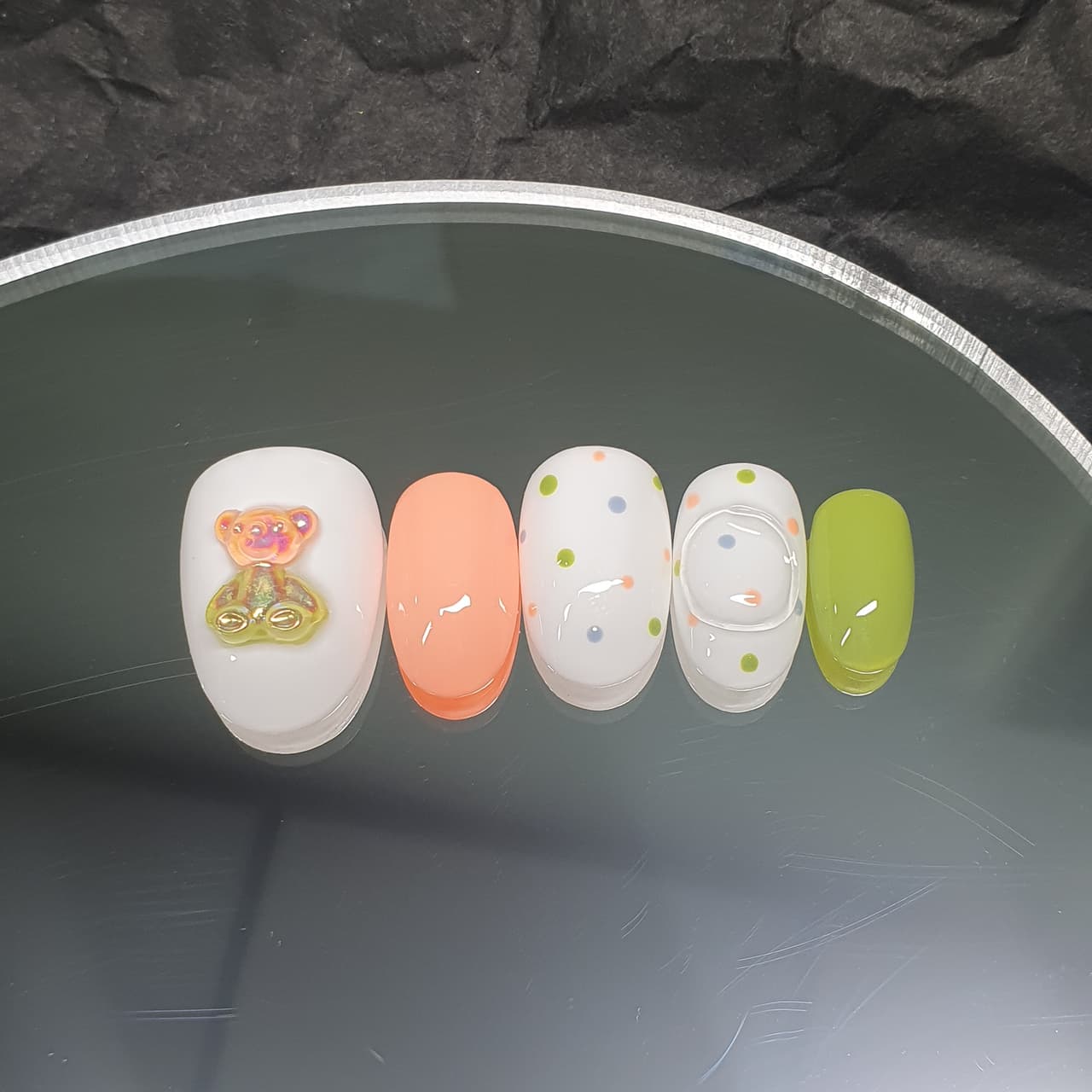 問題 想問購買穿戴甲是比較喜歡看實戴還是款式圖？ 美甲板 Dcard
