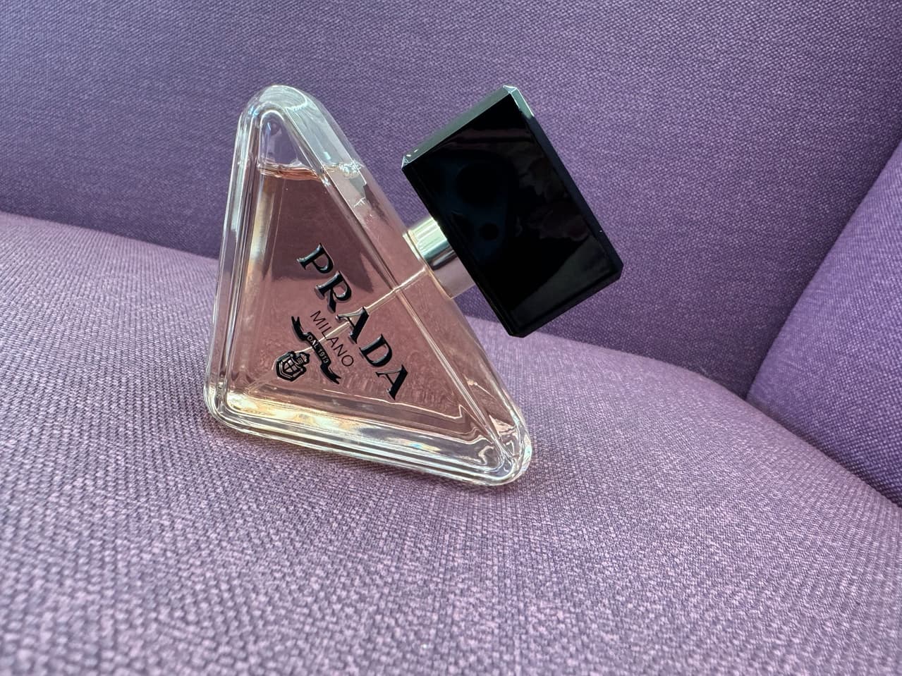 #問題 #問題 PRADA 香水變色 - 香氛板 | Dcard