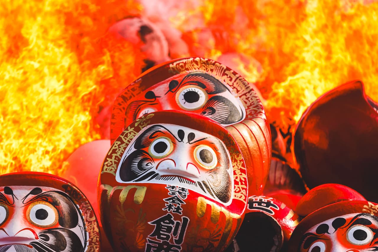 日本高崎市的達磨焚燒供養 - 默默Mo_🍑 (@chiouehu) | Dcard