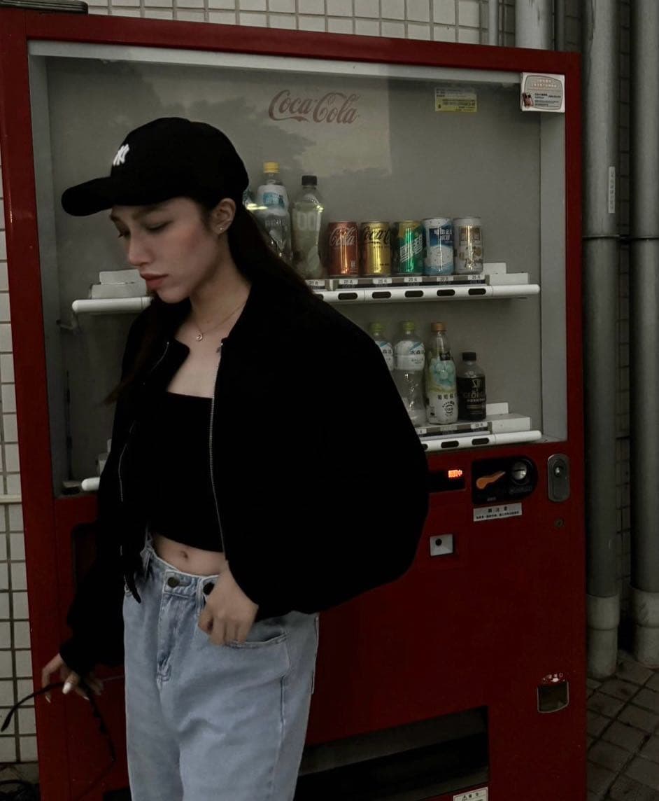 #分享 短版飛行外套穿搭🖤｜酷酷女孩風 - 小雞🐤 (@derrica) | Dcard