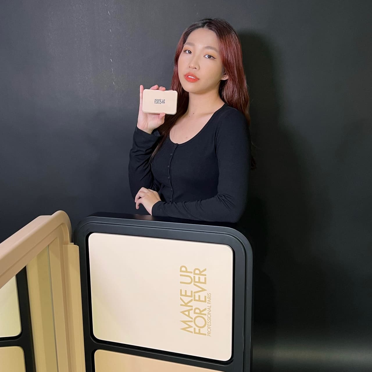 一秒磨皮術！MAKE UP FOR EVER HD SKIN粉無痕柔霧空氣粉餅 - YunBu567 (@co.97_) | Dcard
