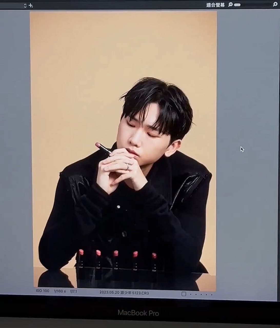 魅惑系男孩AcQUA轉大人/「Mmm⋯偷偷的Kiss it 」擦上唇彩💄讓你唇唇欲動💋徹底被撩撥 💗 - 原子少年板 | Dcard