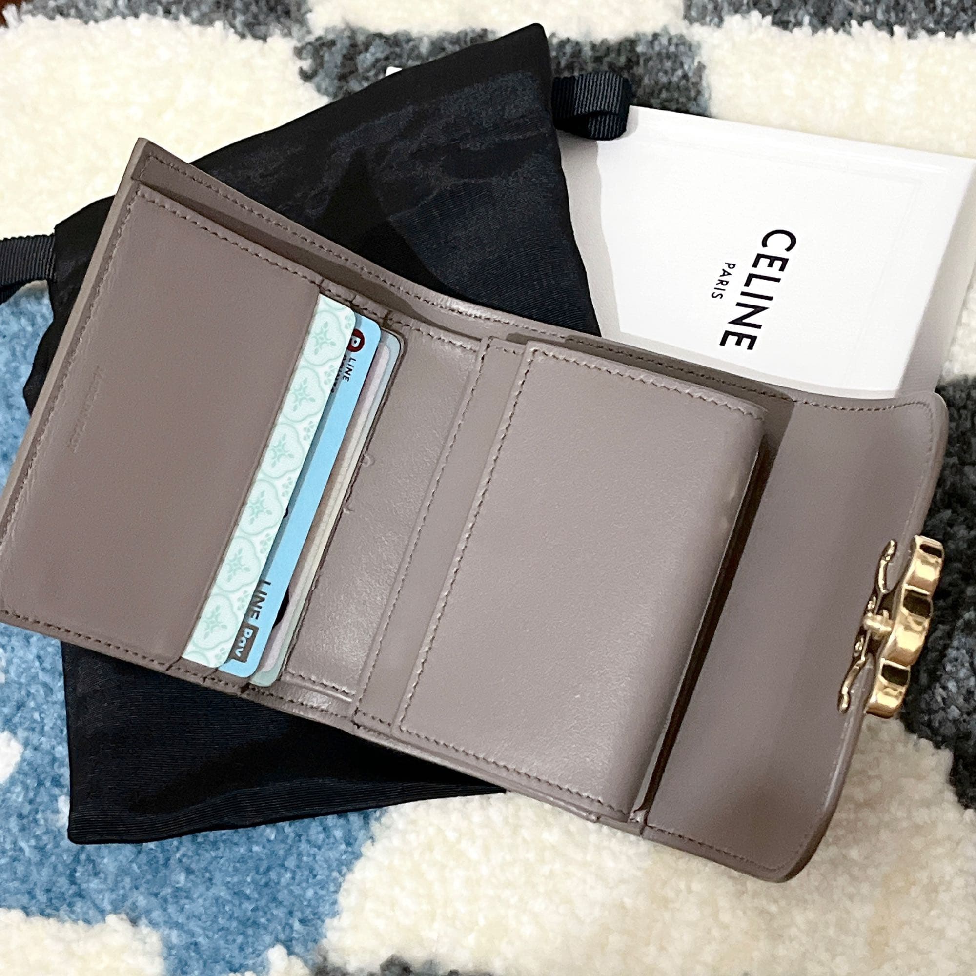 #分享 Celine錢包開箱٩(˃̶͈̀௰˂̶͈́)و - 精品板 | Dcard