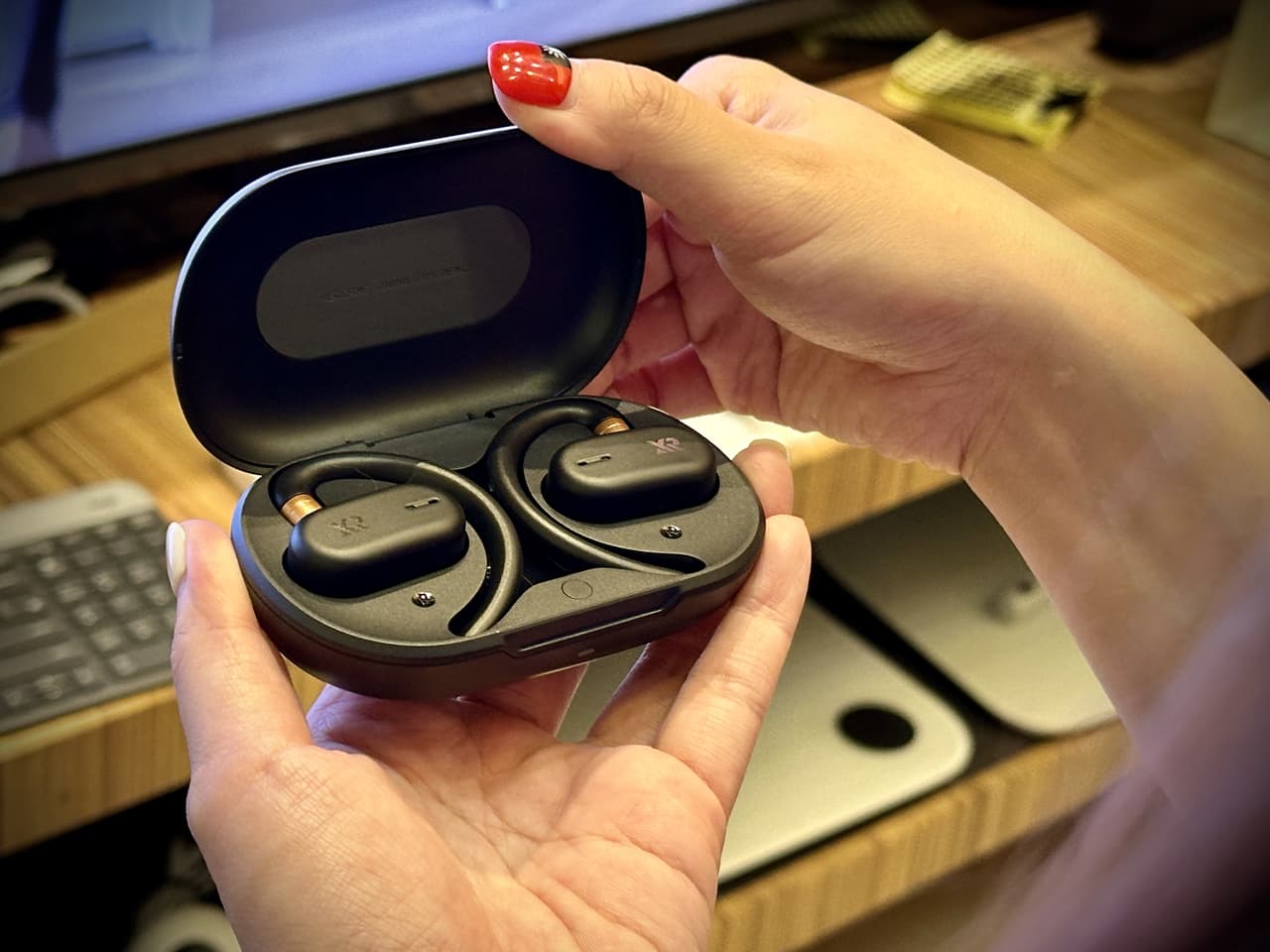 【開箱】XROUND TREK 自適應開放式耳機！用自研技術挑戰 Open Ear 市場 - 束褲3C團 (@suku3c) | Dcard